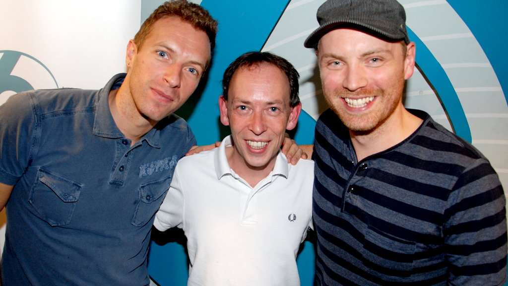 Steve-Lamacq_Chris-Martin-and-Jonny-Bbuckland_251011_e_em_ellie-davis ...